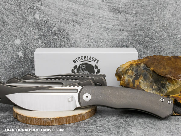 BergBlades Alpha Frame Lock Sandblast Stonewash Titanium Satin Magnacu ...